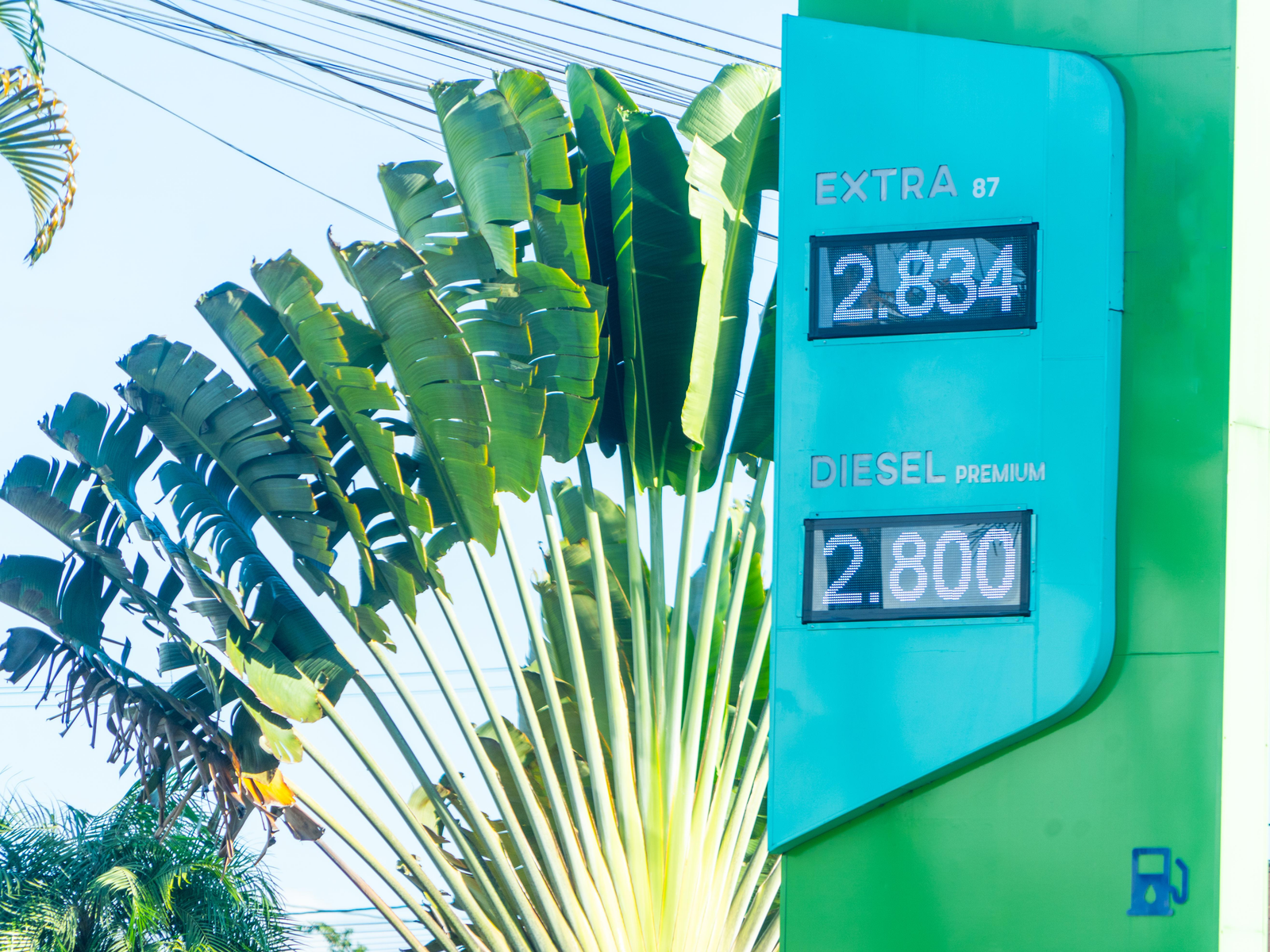 Oil Price Surge: Crude Oil Hits $100, Petrol Prices Rising - Mabumbe